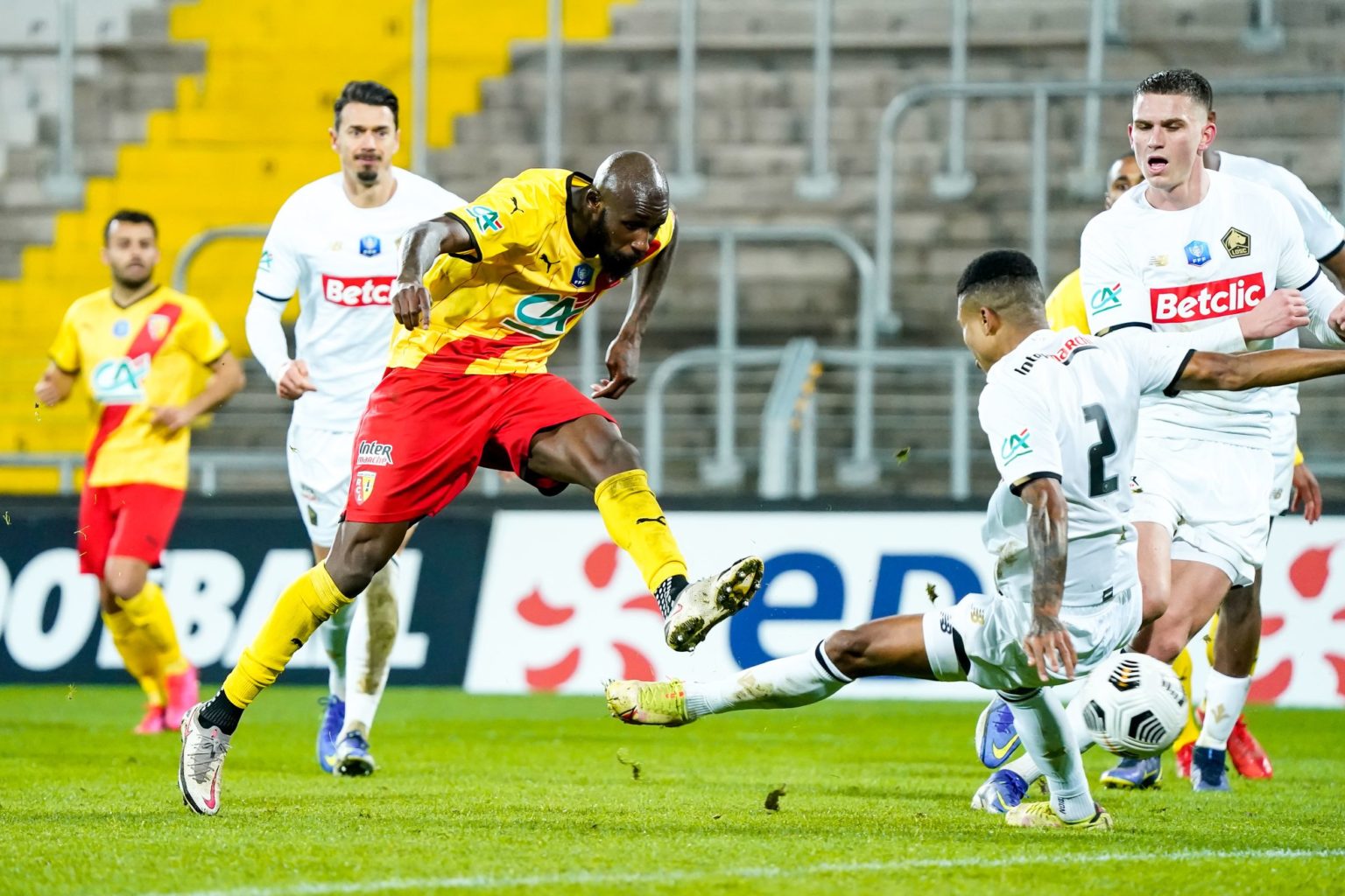 RC LENS vs LOSC COUPE DE FRANCE 16E FINALE 2022 LENS RENVERSANT FILE EN ... RC LENS vs LOSC COUPE DE FRANCE 16E FINALE 2022 LENS RENVERSANT FILE EN ...